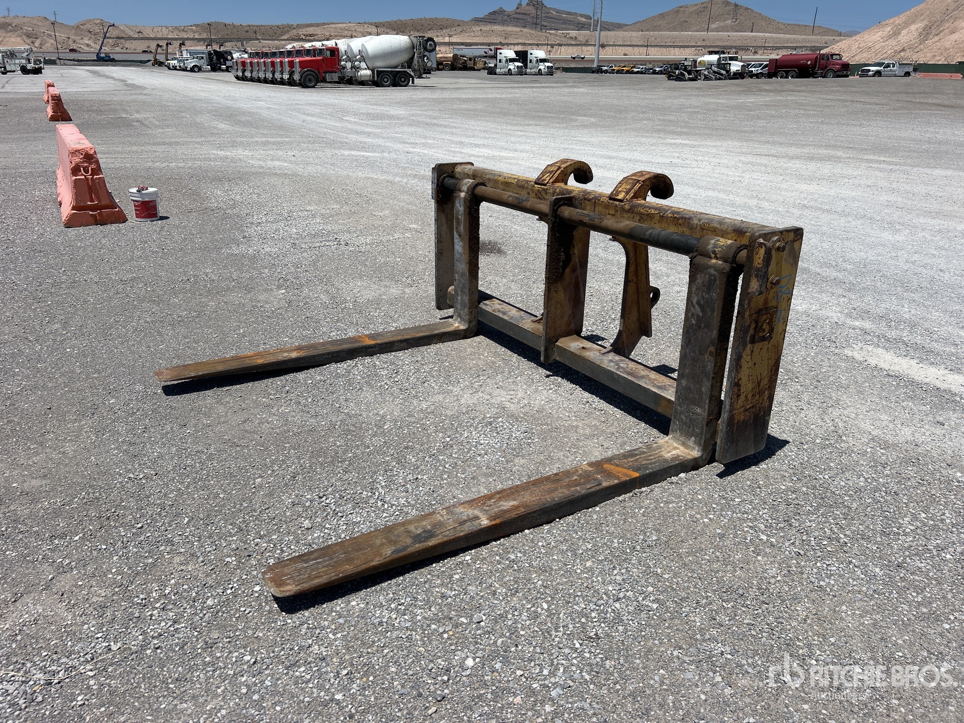 Caterpillar 950H FORKS Attachments - Construction transport quote to ...