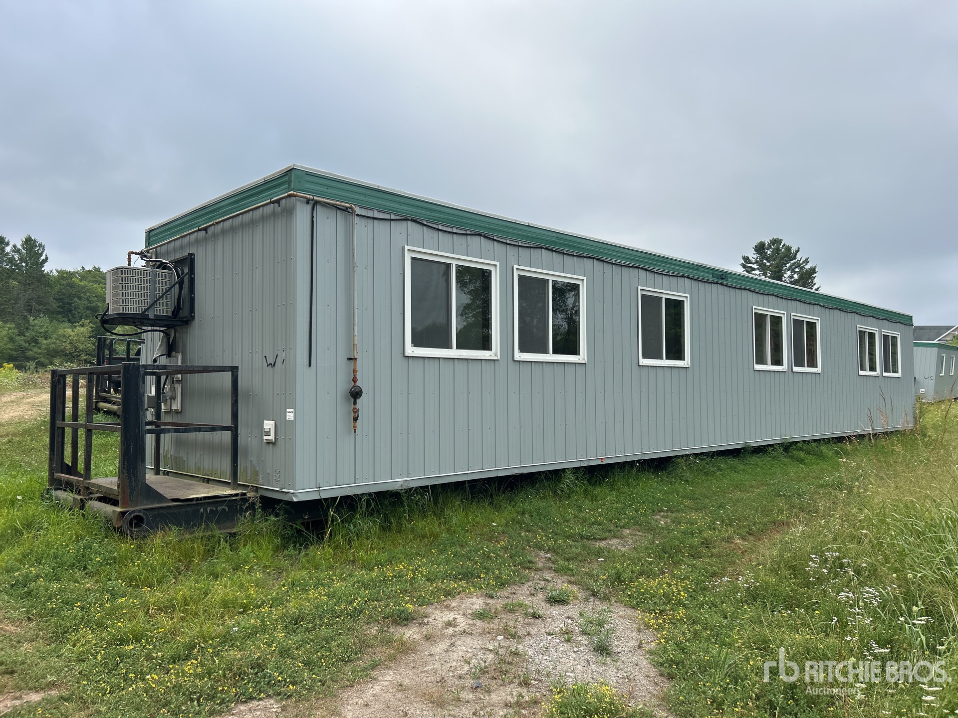 Maple Leaf Homes 60 ft x 11 ft 9 in 7 Person Skid-Mounted Mobile Ca ...