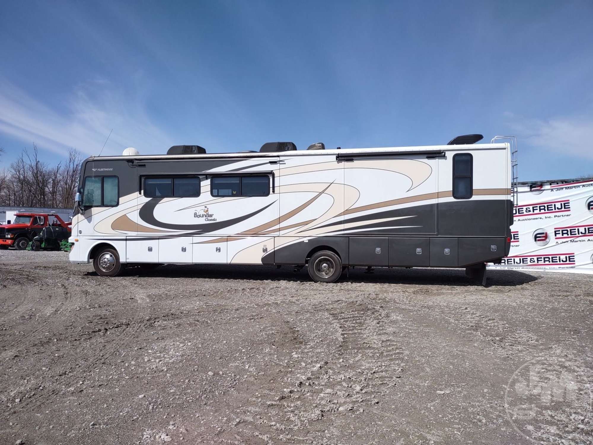 Ford Bounder Classic Motorhome Buses transport quote to Grimes, IA ...