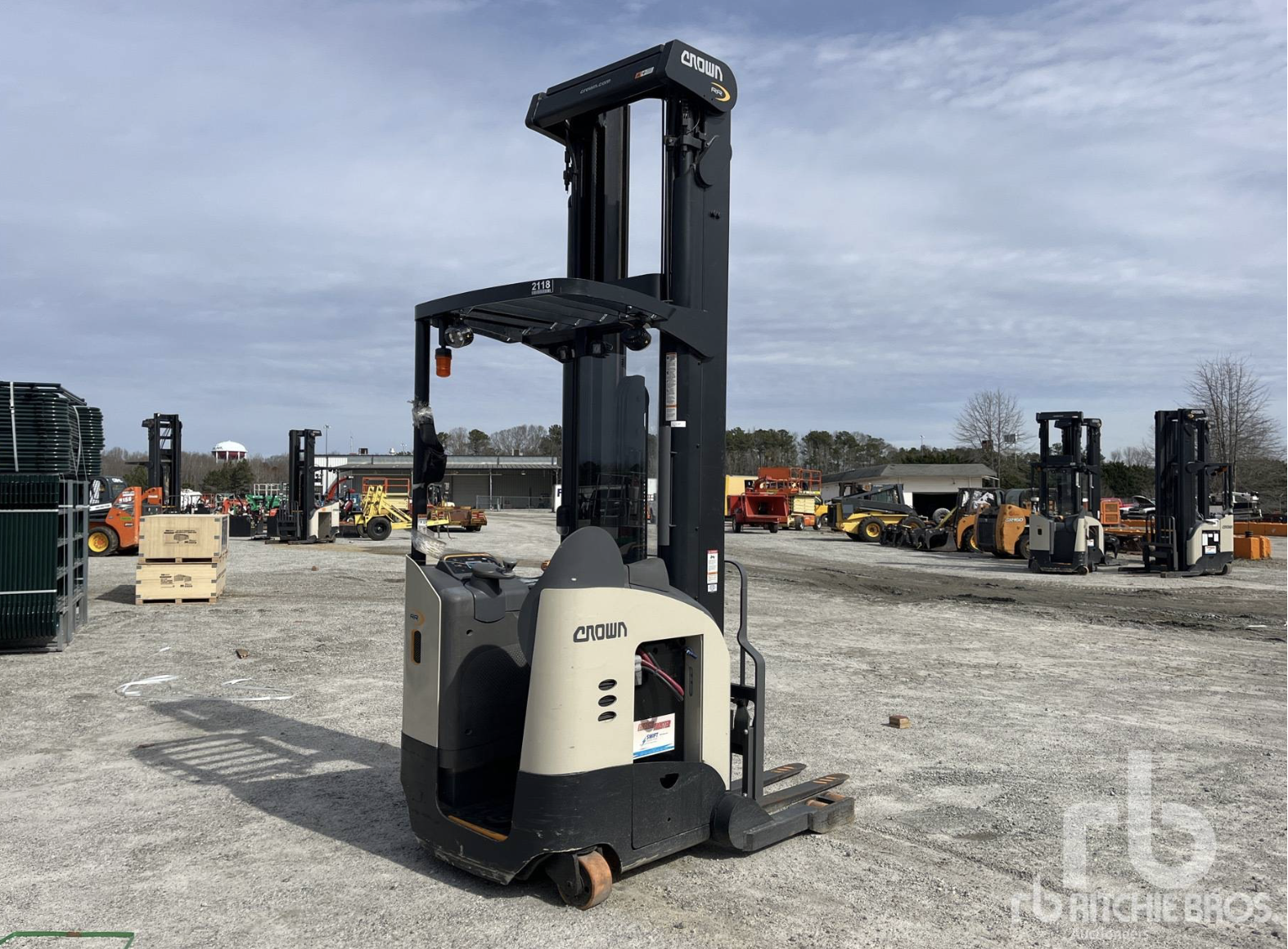 Crown RR5725-45 4500 Lb S700 Series Electric Forklift General Freight ...