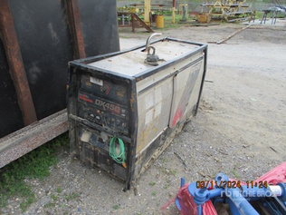 Red-D-Arc DX450 Welders transport quote to Bennett, CO. VeriTread Load ...